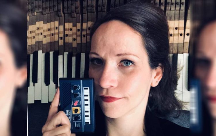 Janal Bechthold - Social - SOCAN Words and Music