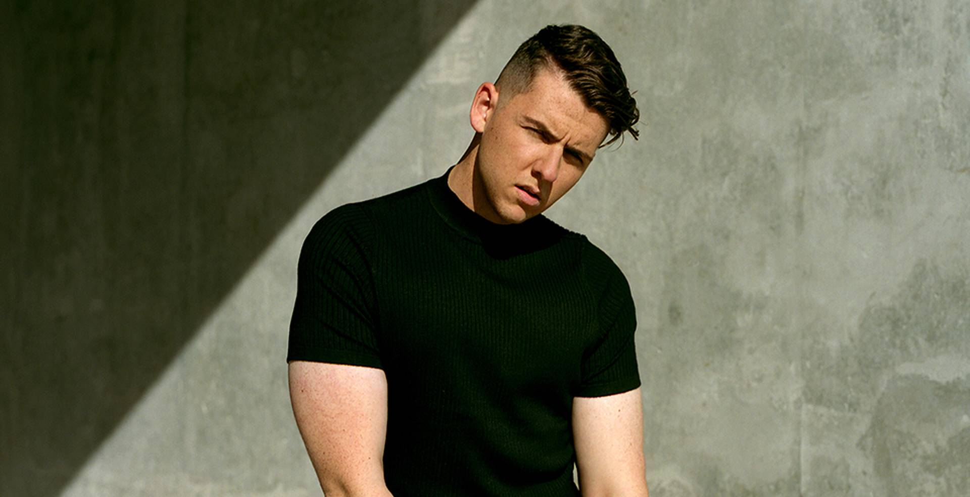 Mathew V : Collaborer et chanter hors des entiers battus - Paroles ...