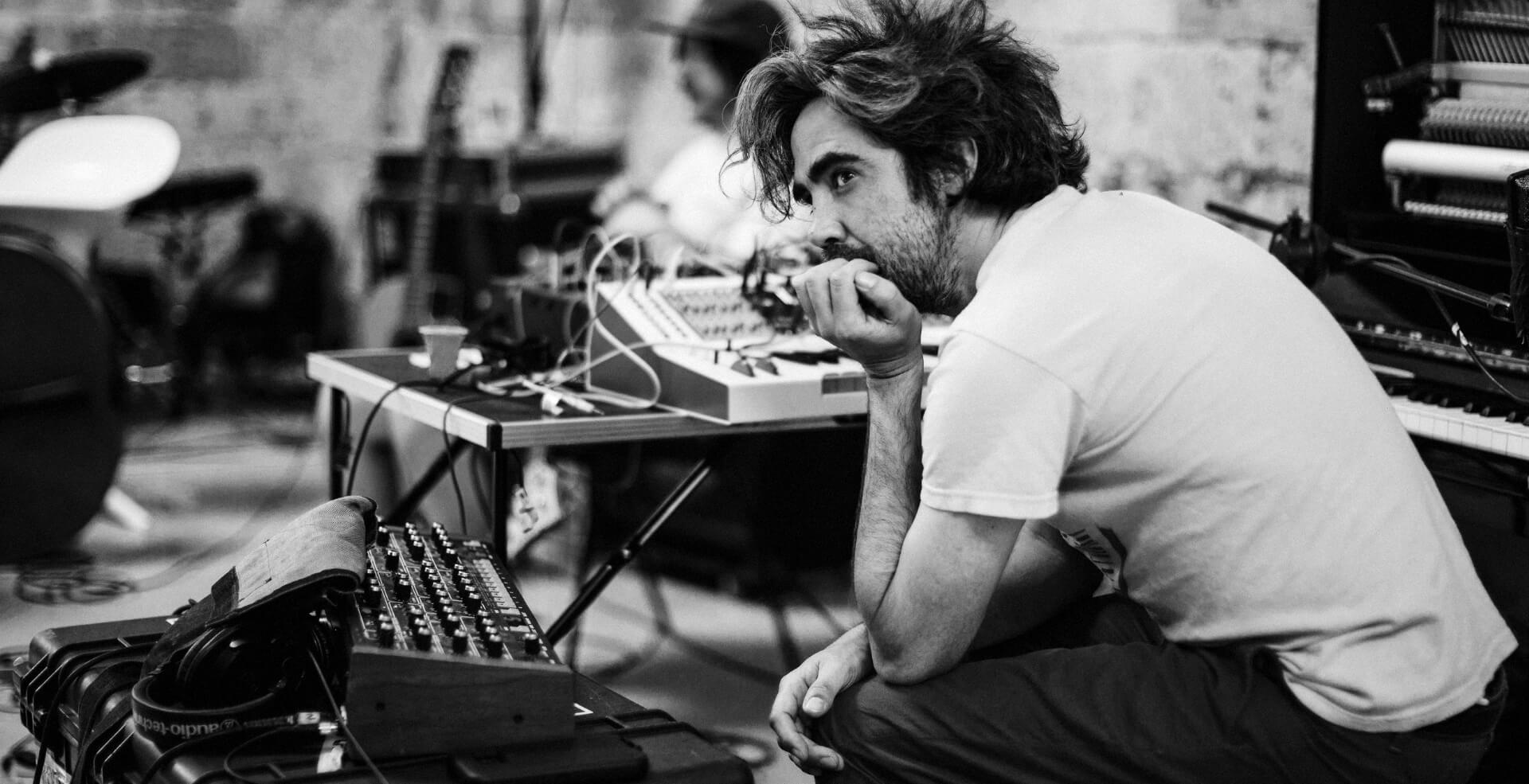 Patrick Watson présente « Wave » : Les Bonnes Intentions - Paroles ...