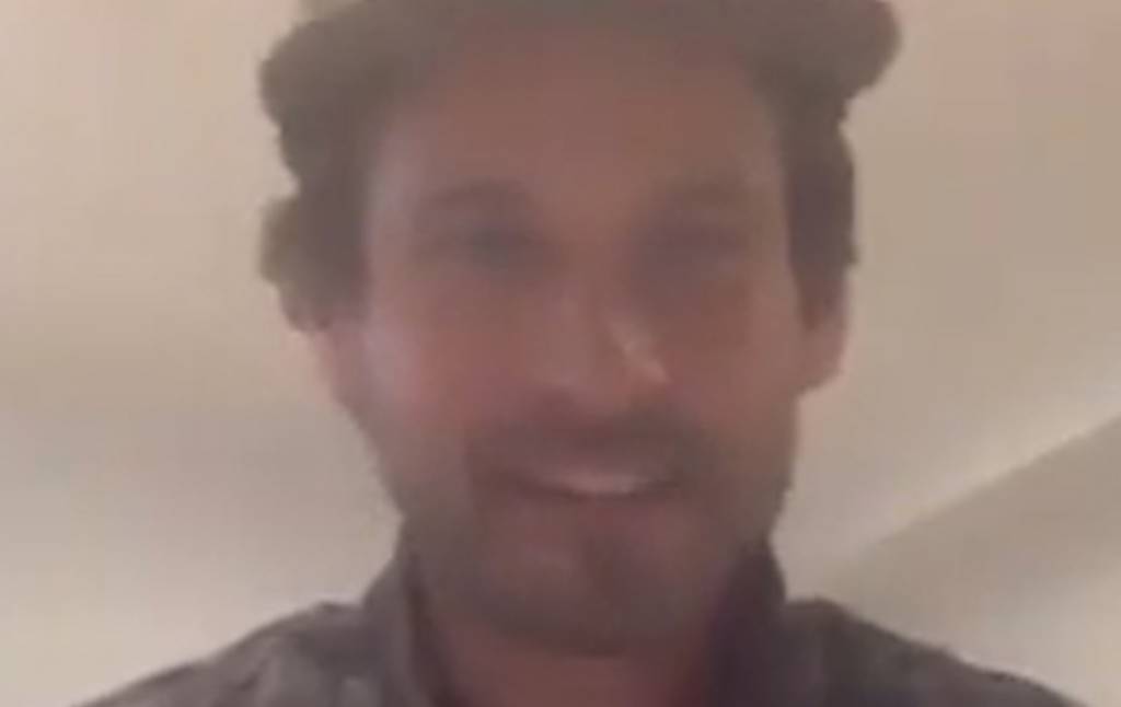 Entrevue vidéo : À la maison en compagnie de Sam Roberts - Paroles ...